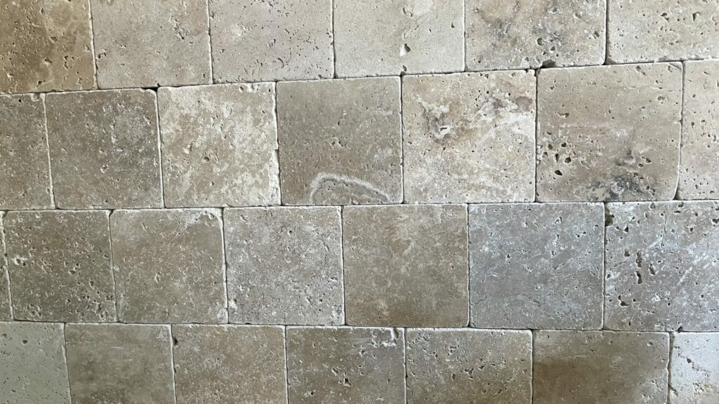 Travertin Classic Light Mix Nuancé 10x10cm, épaisseur 1cm – Prix au m² – FRANCEPIERRE