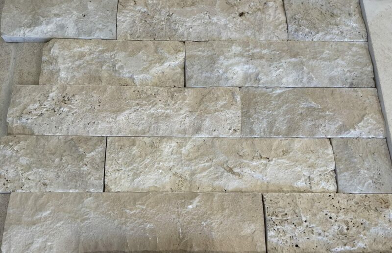Parement mural en pierre Travertin face naturelle bande hauteur d’assise 15cm, épaisseur 2 à 2 ...